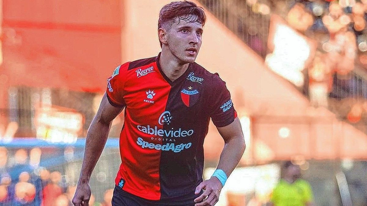 Gian Nardelli firmó su primer contrato en Colón