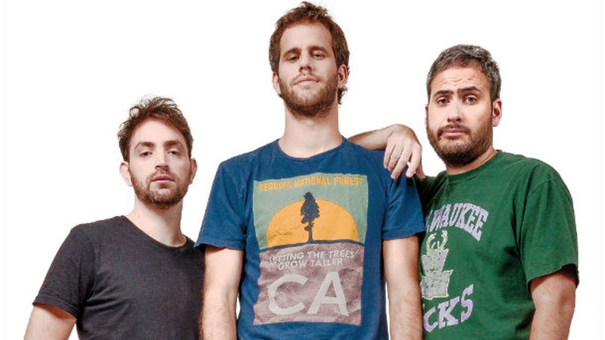 Un trío que intenta irrumpir en la rutina a través del humor