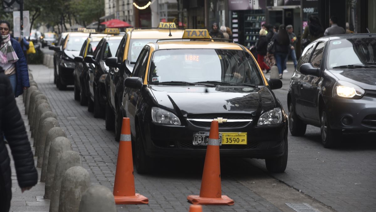 Por la crisis y el aumento de tarifa cayeron 25% los viajes en taxis