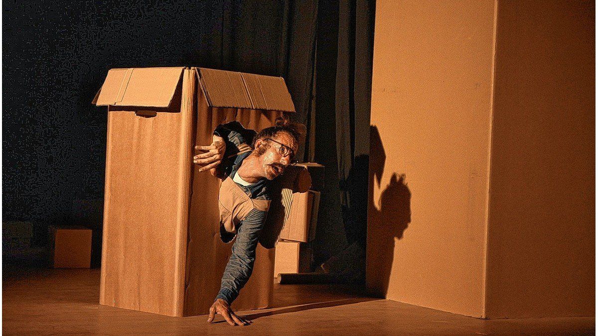 Emmanuel Alassia, presenta M.I Mi mundo imaginario de cartón