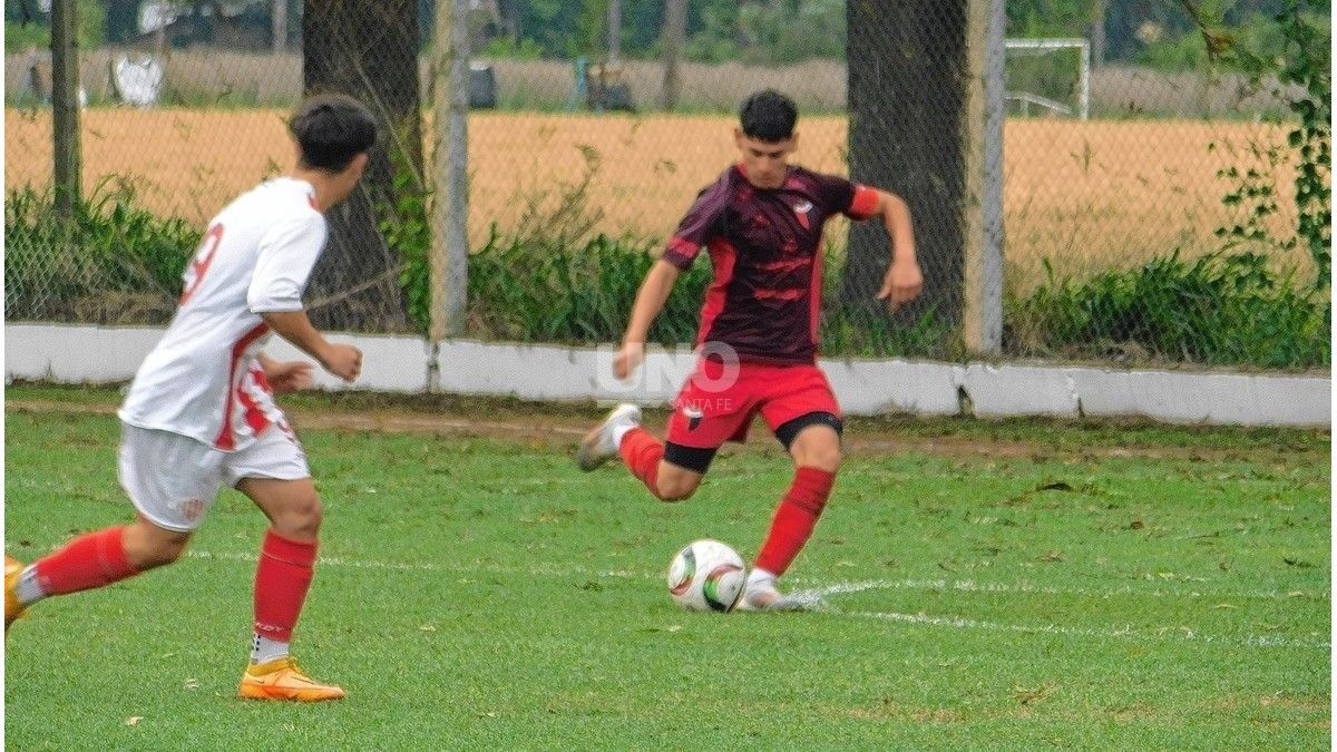 Colón goleó a Unión en el clásico de Liga Santafesina