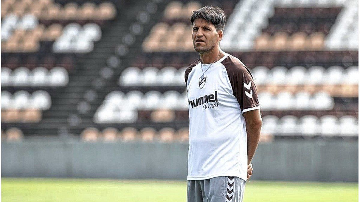 Sebastián Grazzini dejó de ser el entrenador de Platense