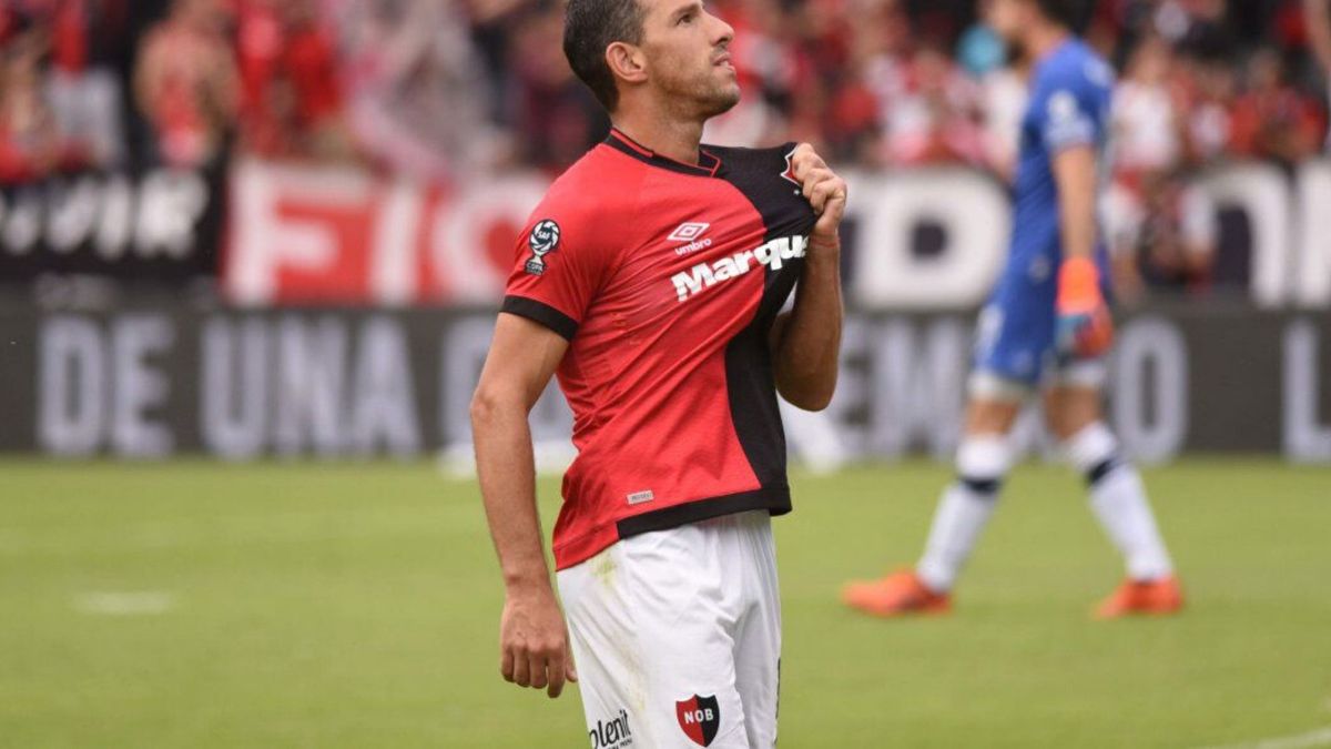 Maximiliano Rodríguez anunció su retiro del fútbol