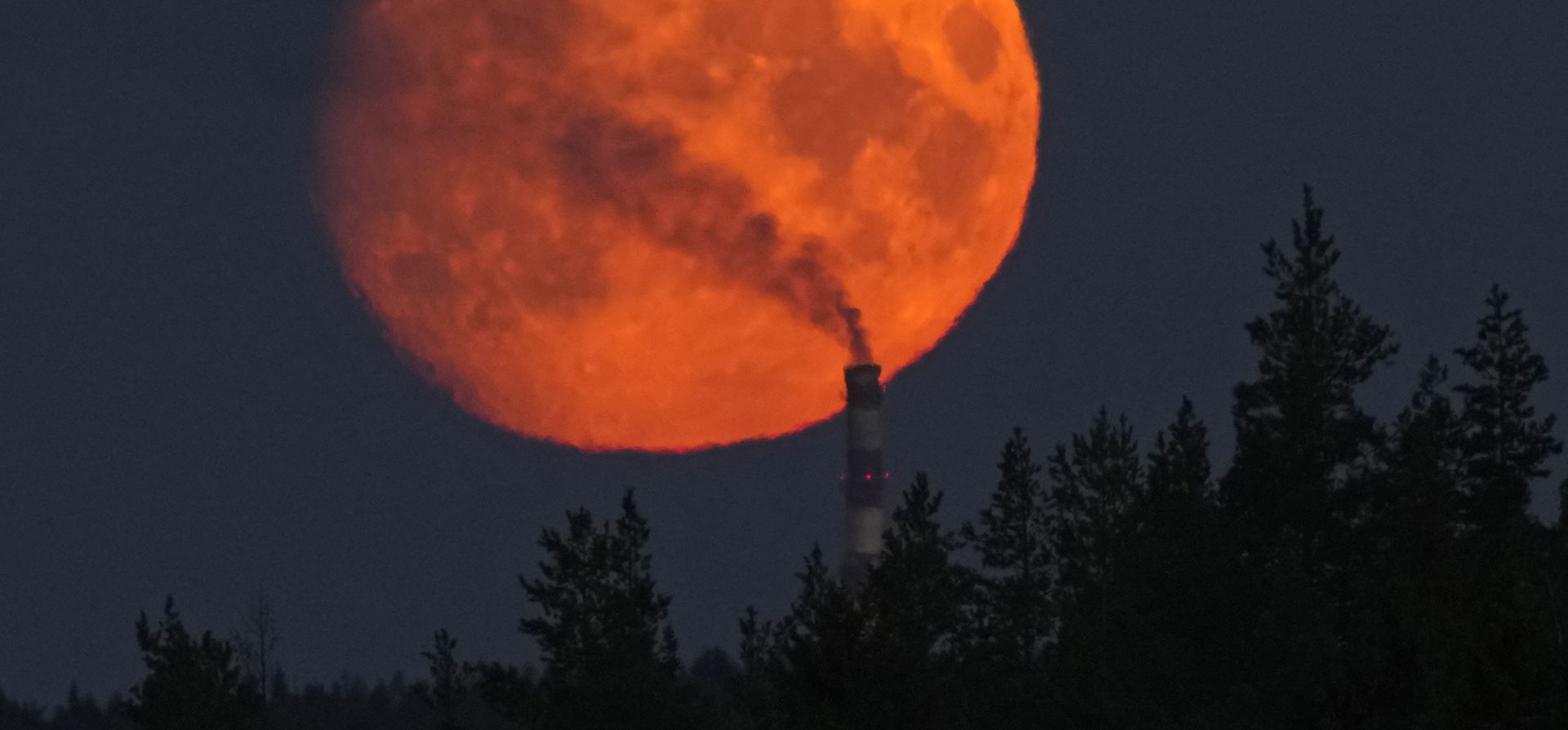 Superluna de Esturión, las imágenes que dejó el fenómeno cósmico