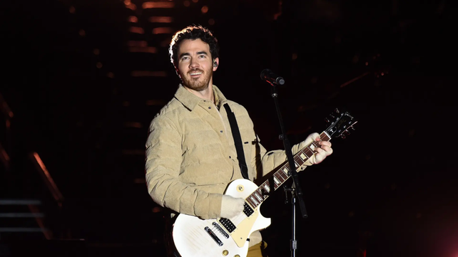 Uno de los Jonas Brothers contó que sufre cáncer de piel y recomendó ...