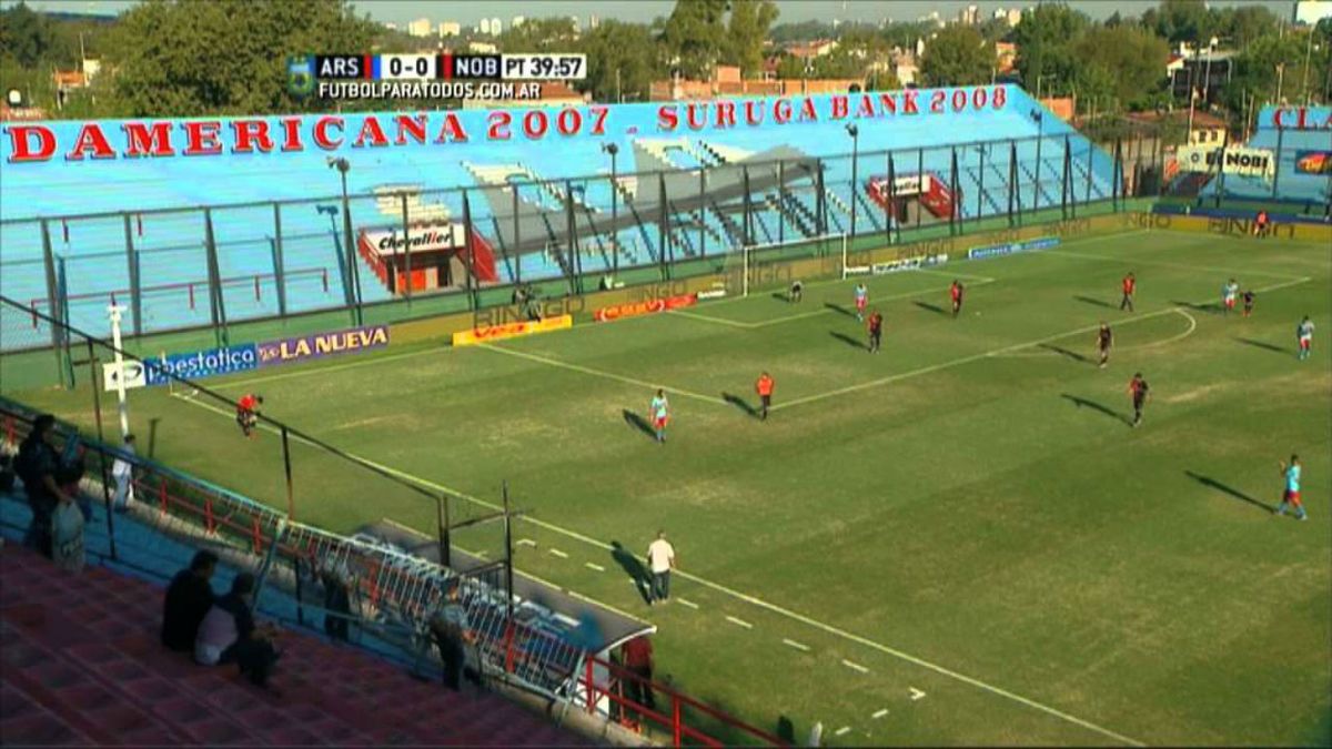 Un video muestra como está la cancha de Arsenal