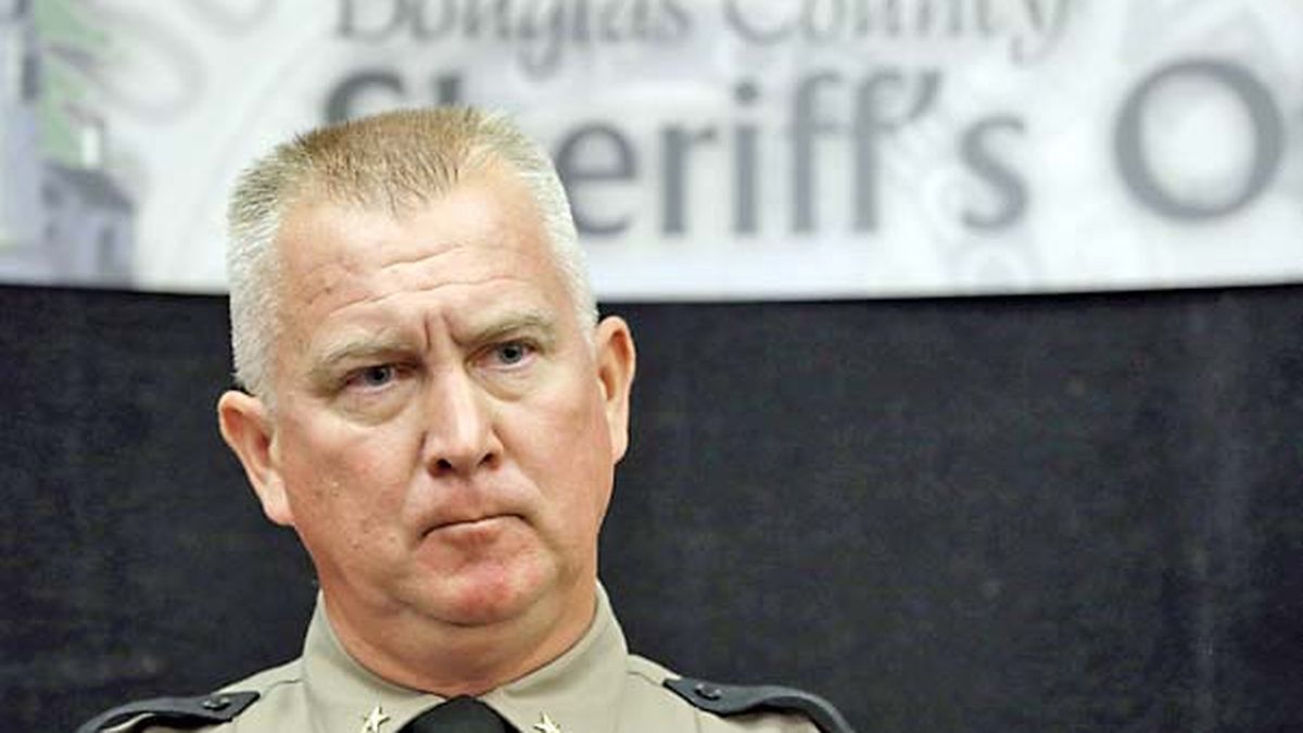 La venta de armas sigue sin freno en el pueblo de la masacre de Oregon
