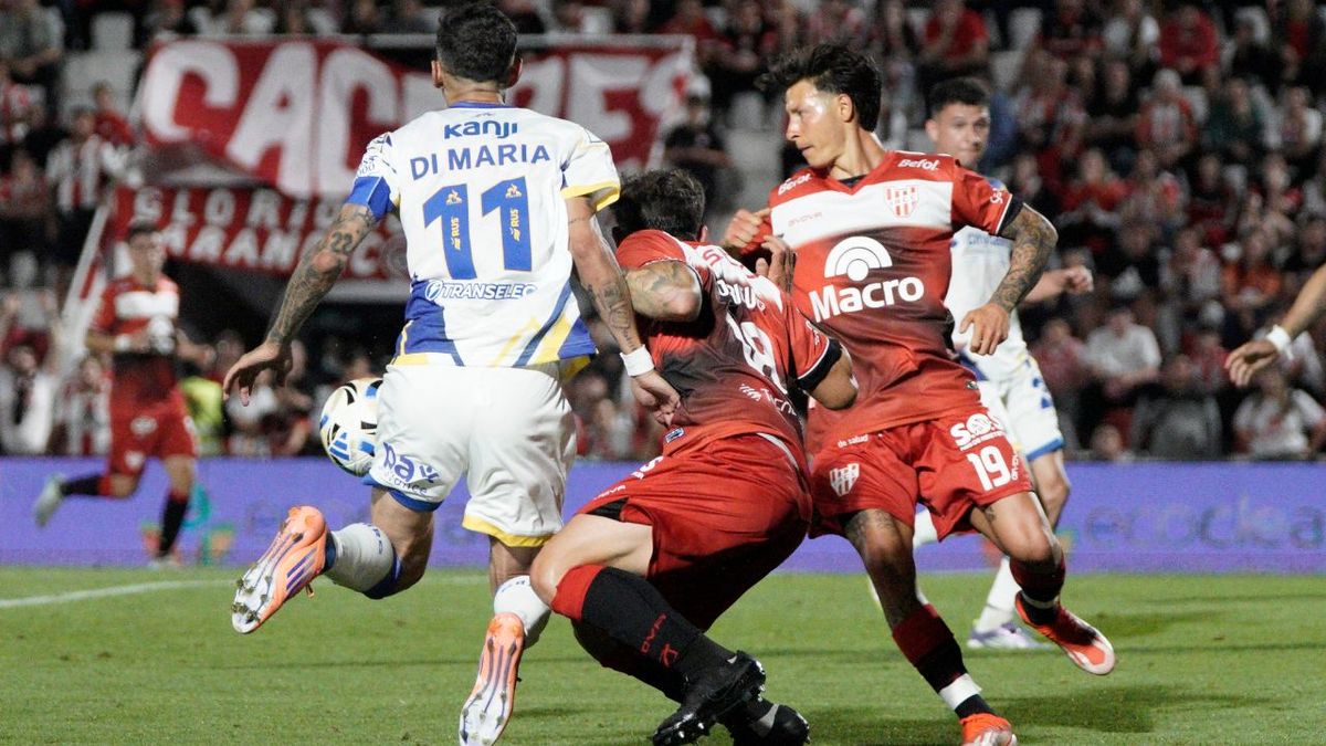 Otra actuación y gol de penal de Ángel Di María para otro enorme ...