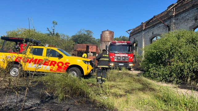 Incendio de gran magnitud en un depósito del ferrocarril en la zona ...