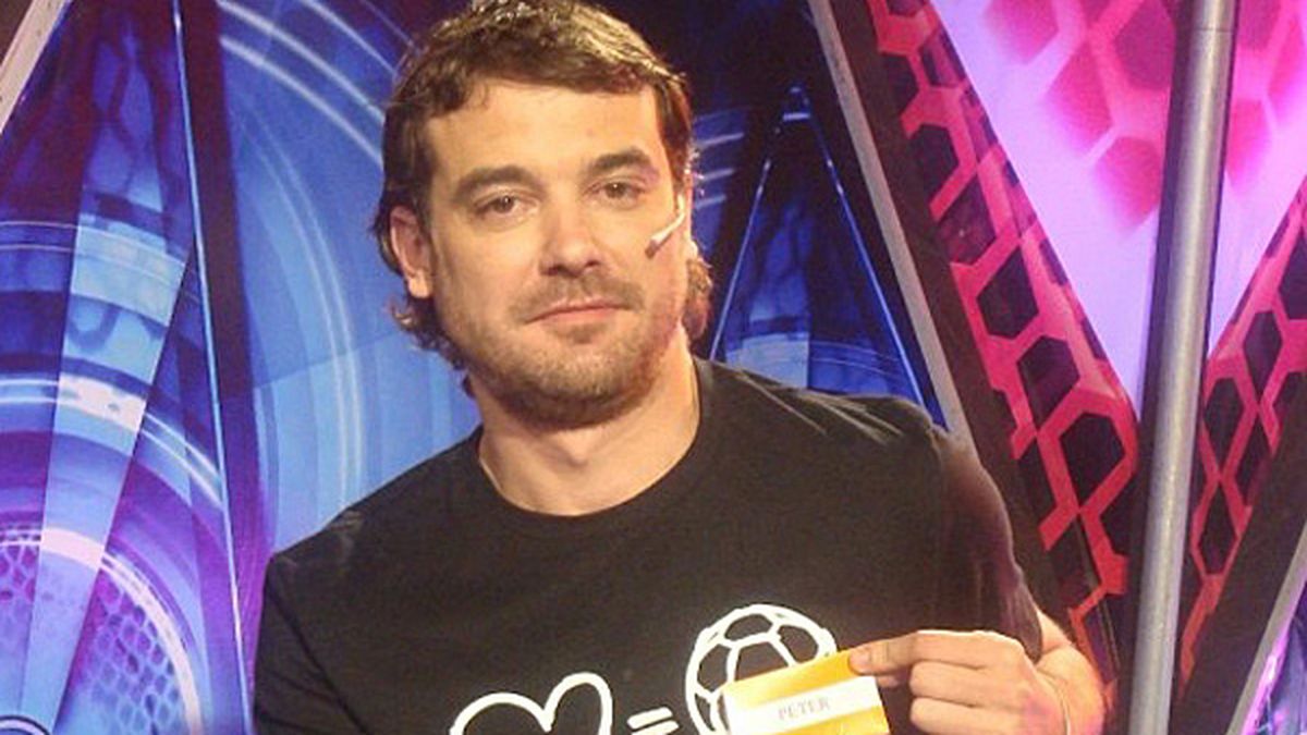 Peter Alfonso mostró nuevos atributos y cantó en Sin codificar