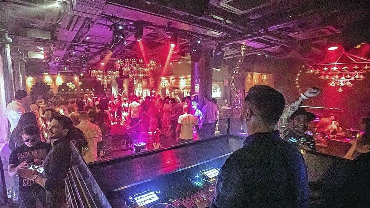 Jóvenes podrían sufrir sordera por escuchar música muy alta