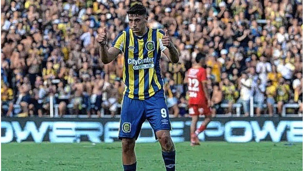 Alejo Véliz viajó a Inglaterra para sumarse al Tottenham