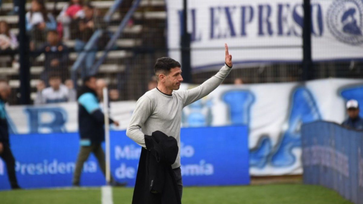 Chirola Romero dejó de ser el entrenador de Gimnasia