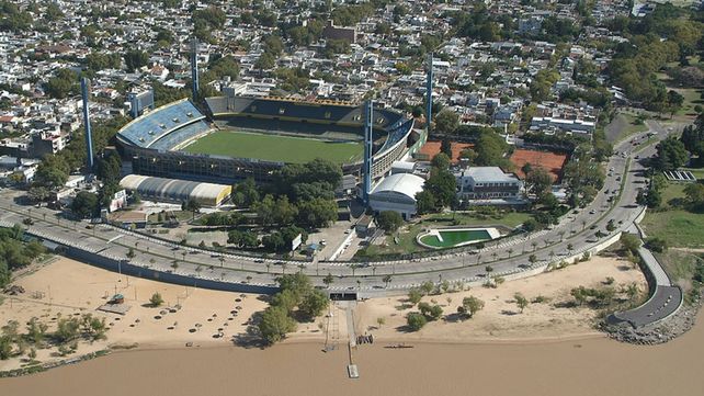 Hoy se cumplen 40 años del primer partido oficial en el Gigante