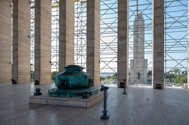 Continúan los trabajos en el sector del Propileo del Monumento a la Bandera