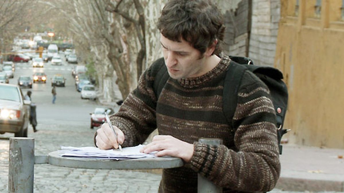 Uno recibe el abrazo de un extraño cuando no tiene a nadie más