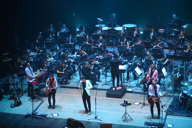 Ciro y Los Persas: un show de etiqueta en clave sinfónica