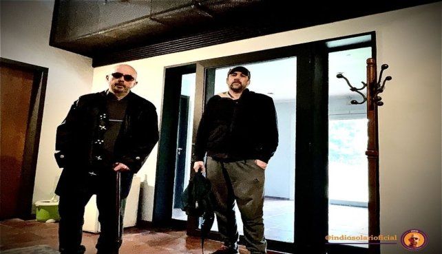 El Indio Solari se mostró usando bastón y recibió mensajes afectuosos ...