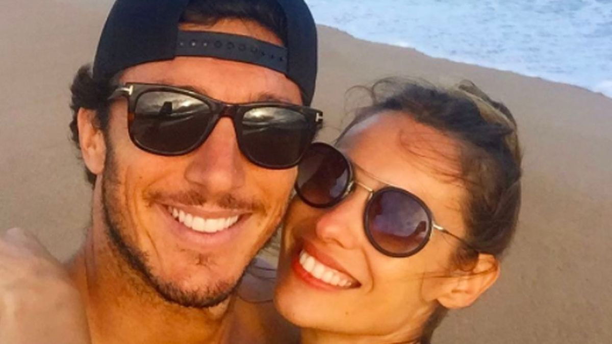 ¿A dónde le da fuertes besos Pampita a Pico?