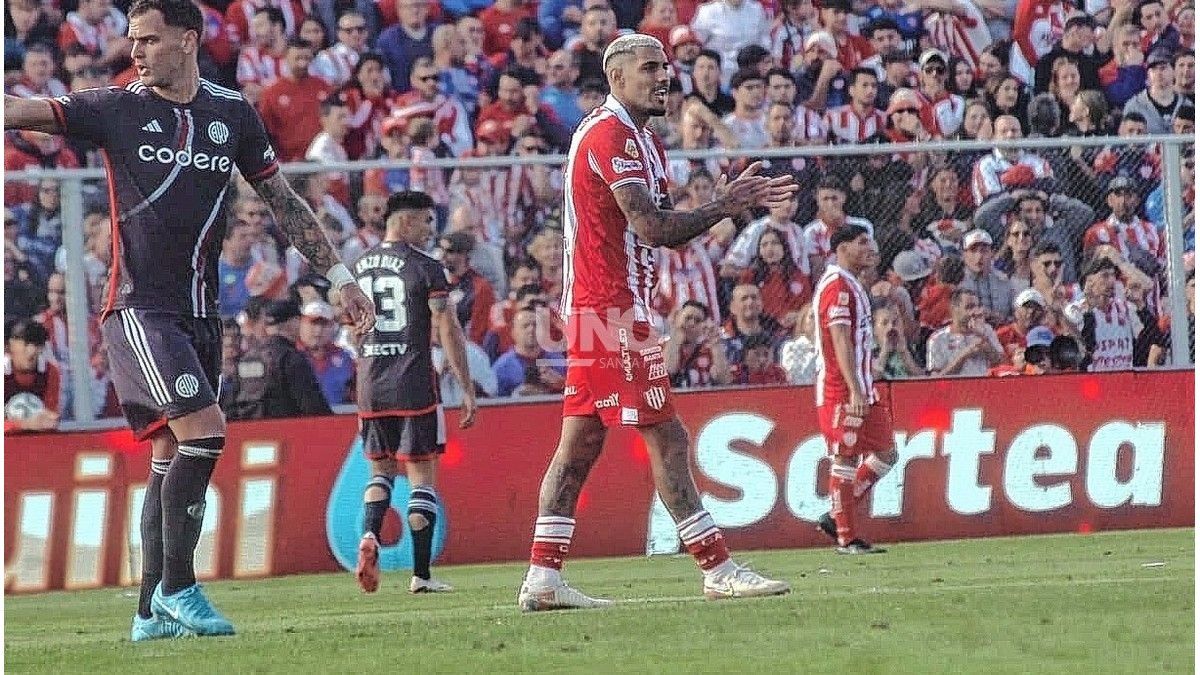 Unión se pone firme ante el interés de Racing por Adrián Rocky Balboa