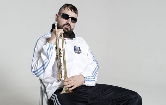 Hugo Lobo y la bailanta, sin prejuicios