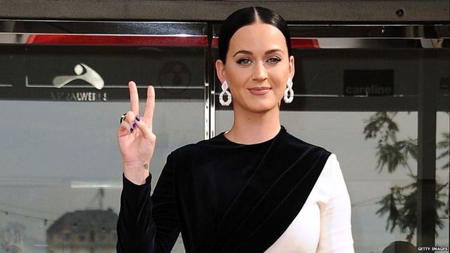 ¿Katy Perry, peronista?: la artista levantó un cuadro de Evita en medio ...