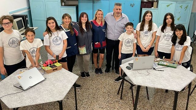 El desafío de aprender a programar un robot en la escuela primaria
