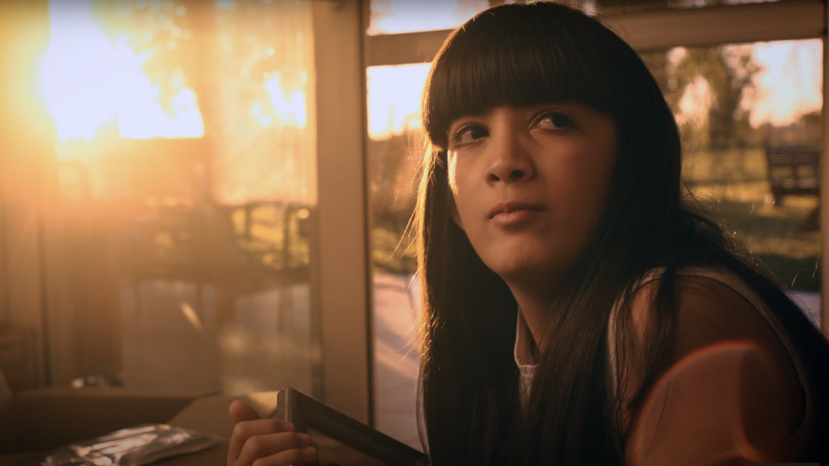 More con Flow lanzó su primera canción con Universal Music, titulada Fácil