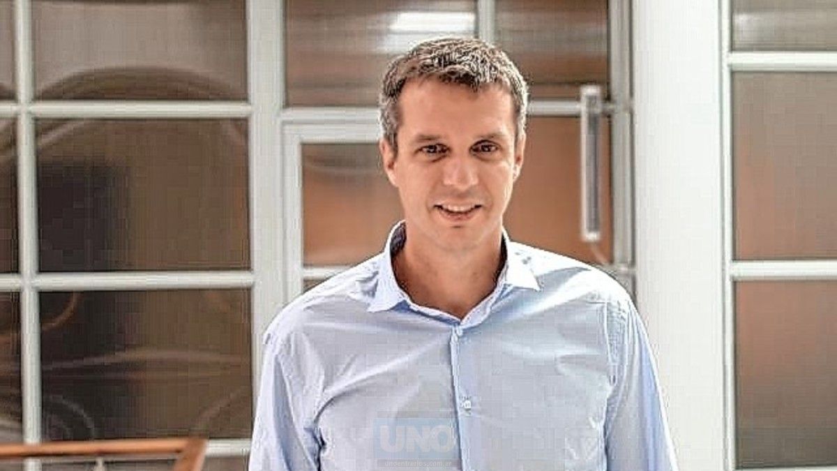Cresto seguirá en el Enhosa y no asumirá como diputado