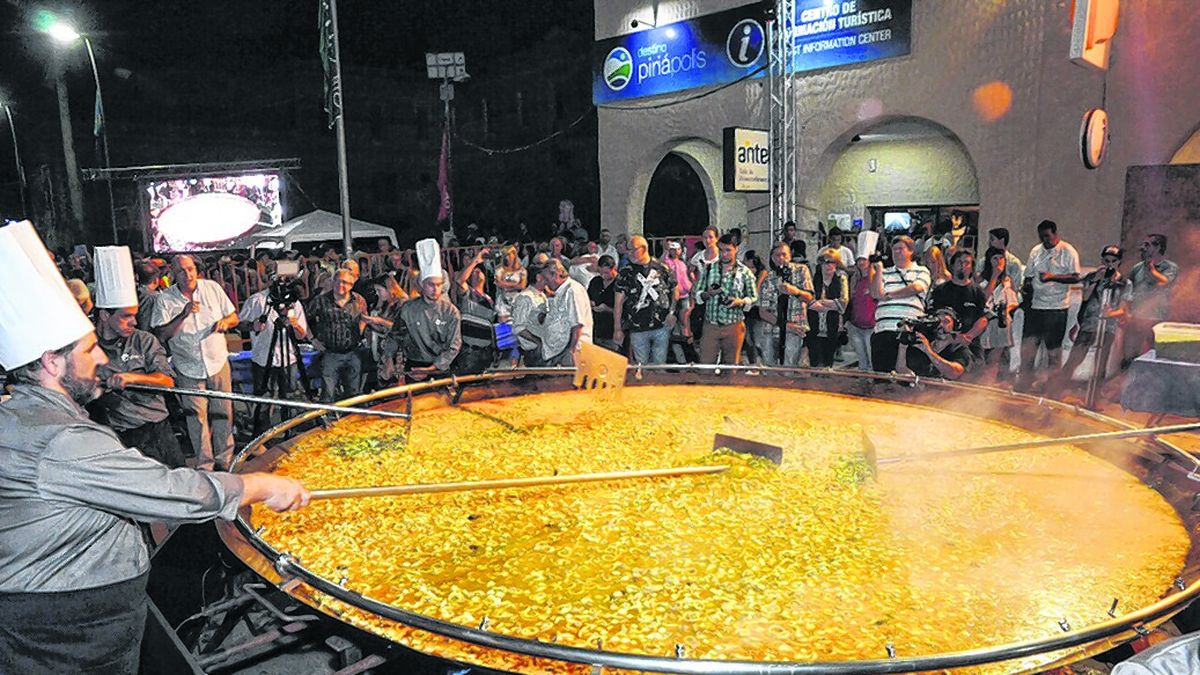 Apertura del verano con una gran paella en Piriápolis