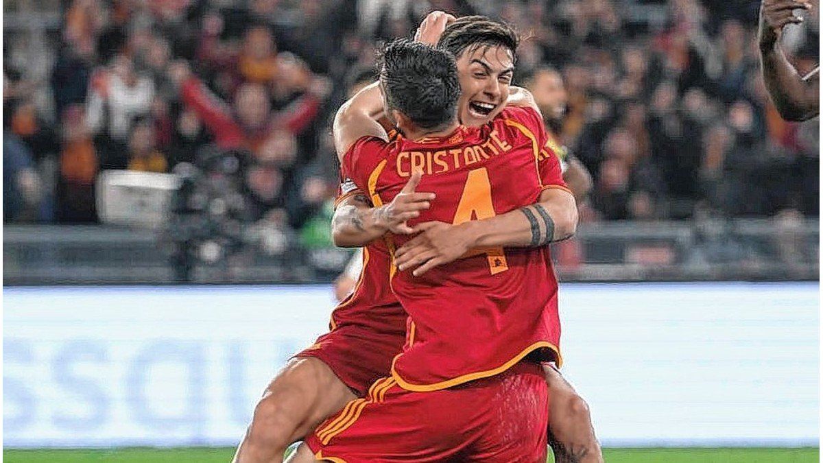 Roma goleó a Brighton en la ida de los octavos de la Europa League