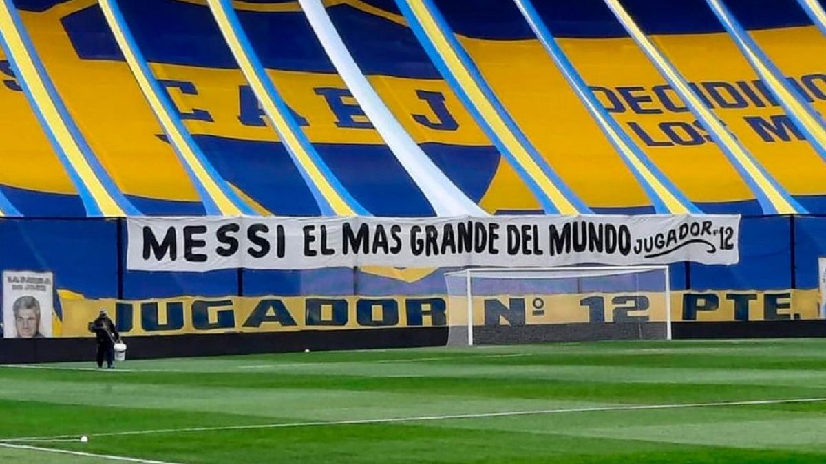 La bandera dedicada a Messi que colgaron en La Bombonera