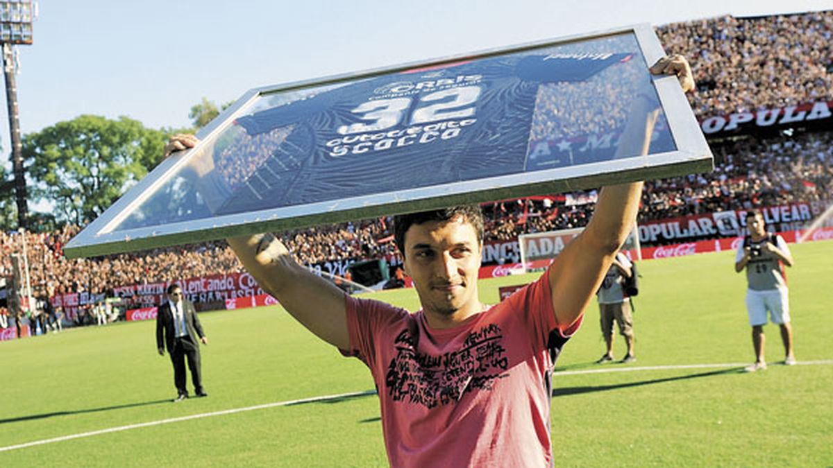 Newells: Morosano regresó al país con el contrato acordado con Sunderland