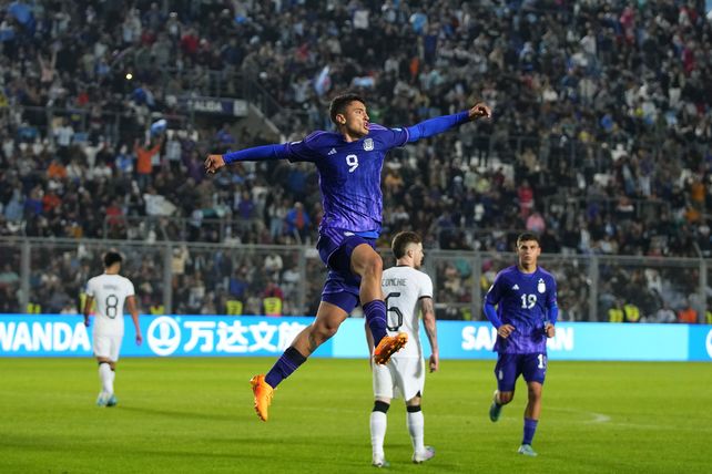 Veliz le mete pedal a su vuelta al equipo y Russo sonríe