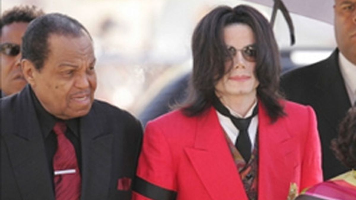El padre de Michael Jackson quiere una pensión del patrimonio de su hijo