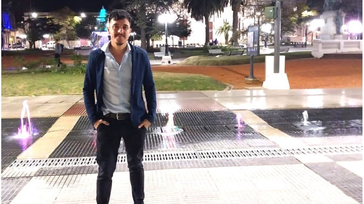 Nicolás Loza presenta su libro: Entre Luz y Oscuridad