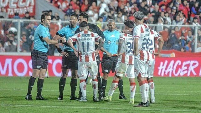 Los arbitrajes adversos, el principal escollo de Unión en el Clausura