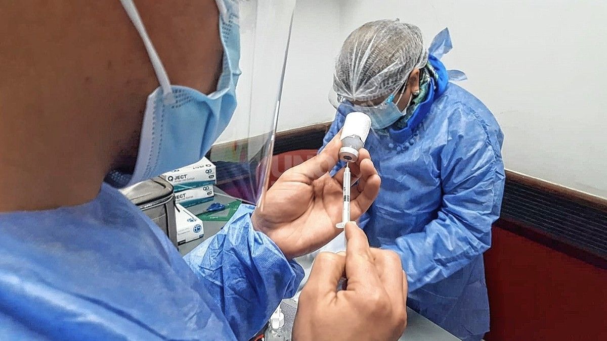 La OMS recomendó una tercera dosis contra el coronavirus a personas ...