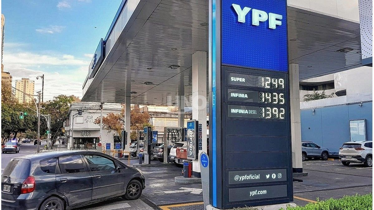 Bajaron los combustibles en la ciudad de Santa Fe: cuánto cuesta llenar el tanque con YPF