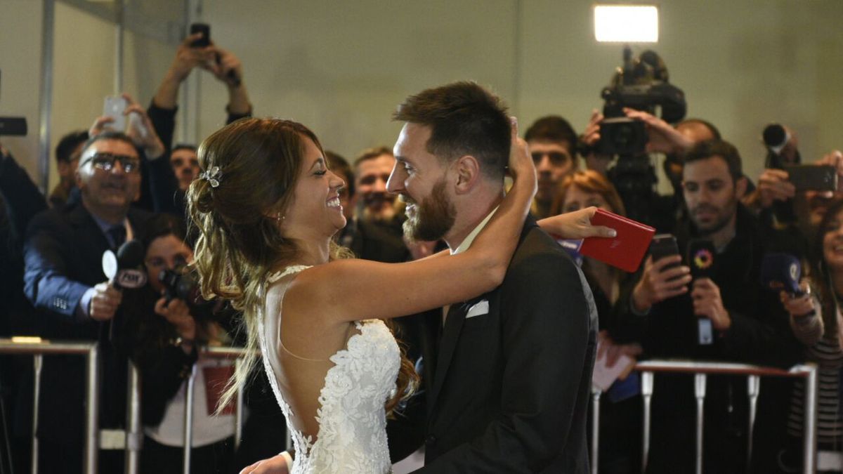 Leo y Anto salieron a saludar a la alfombra roja minutos después de dar ...