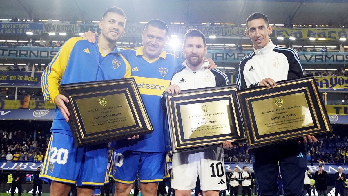 La despedida de Riquelme, con Messi y Di María