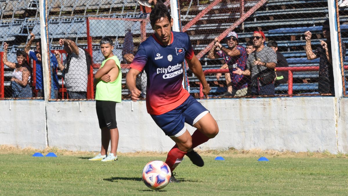Cuffaro Russo confirmó el once para recibir a Puerto Nuevo