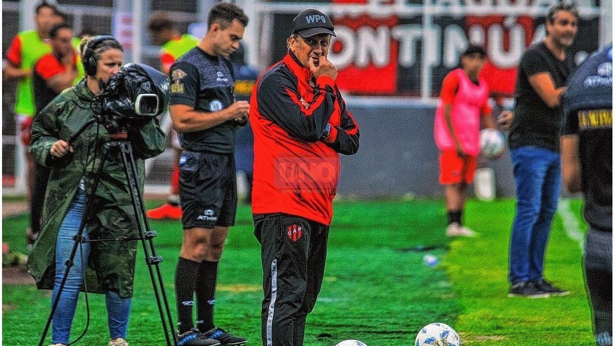 Walter Perazzo dejó de ser el entrenador de Patronato