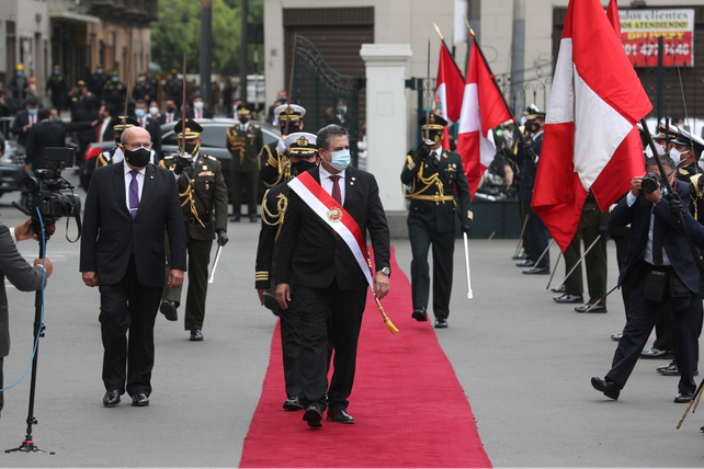 Manuel Merino asumió como nuevo presidente de Perú
