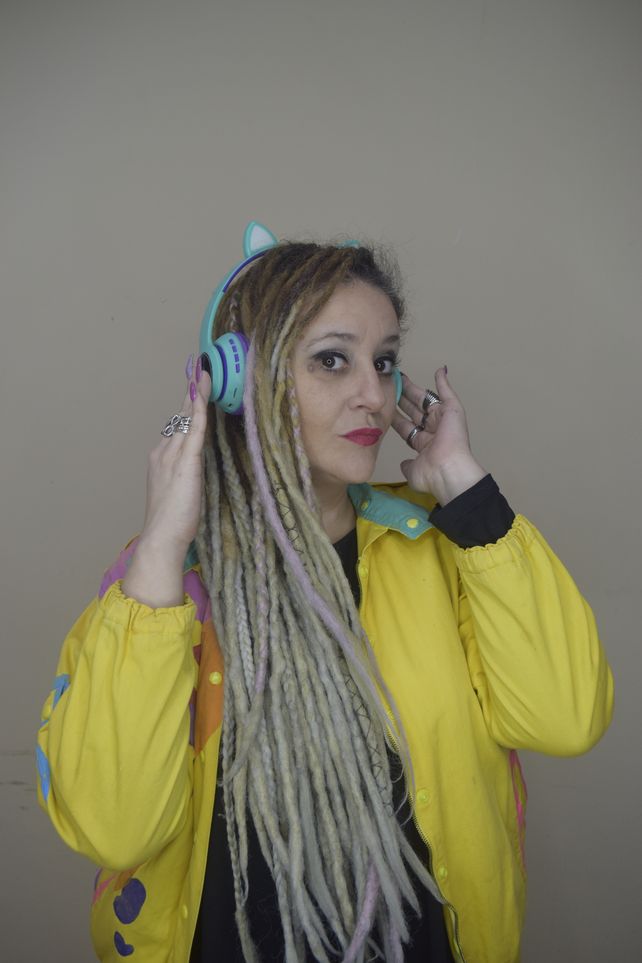 Paula Solari hace No tan Solari en Amigos del Arte