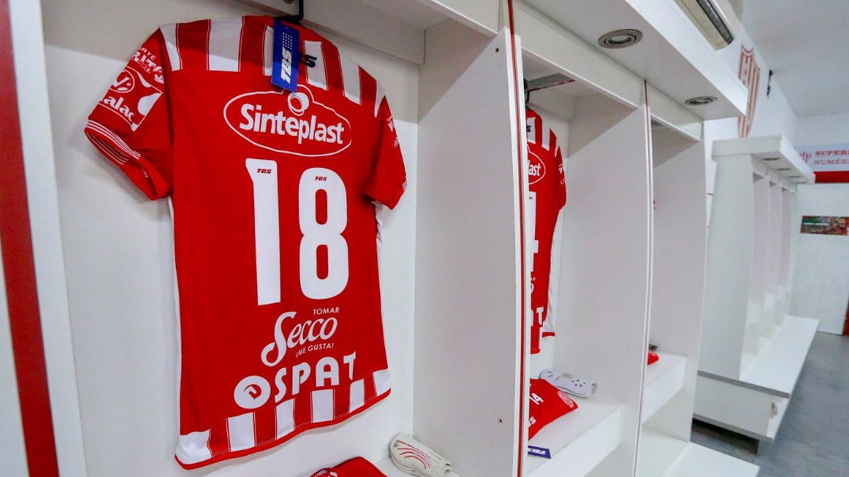 Unión presenta su nueva indumentaria