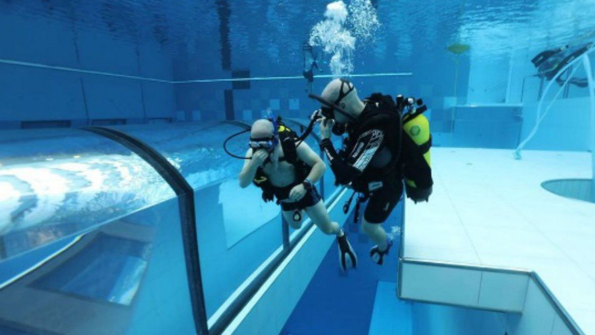 Abren la piscina más honda del mundo y llega a los 45,5 metros de ...