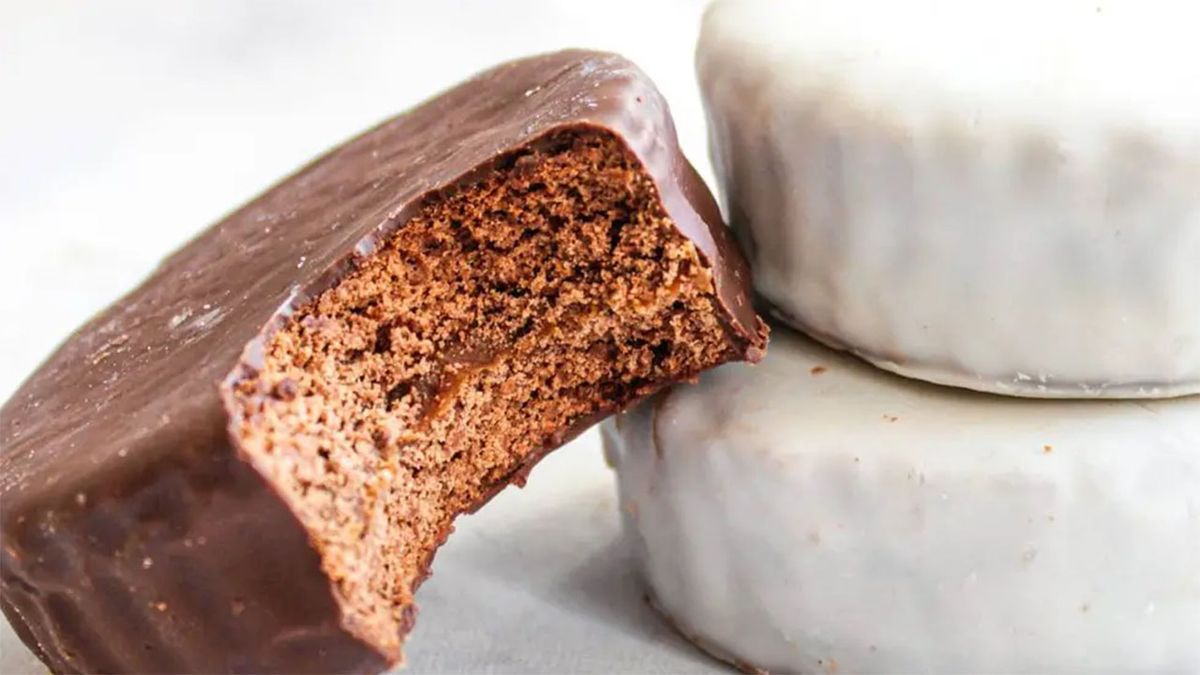 Una marca rosarina lanzó el alfajor Triple A y tras la polémica debió ...
