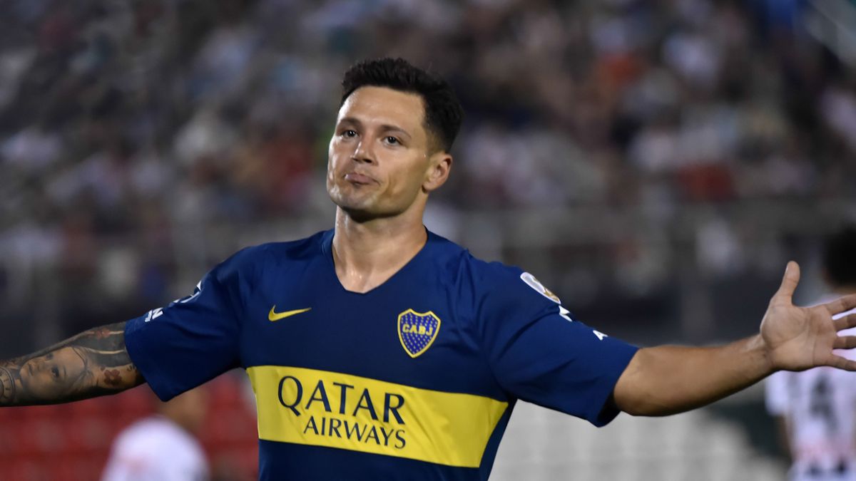 Zárate avisó a sus compañeros que se alejará de Boca