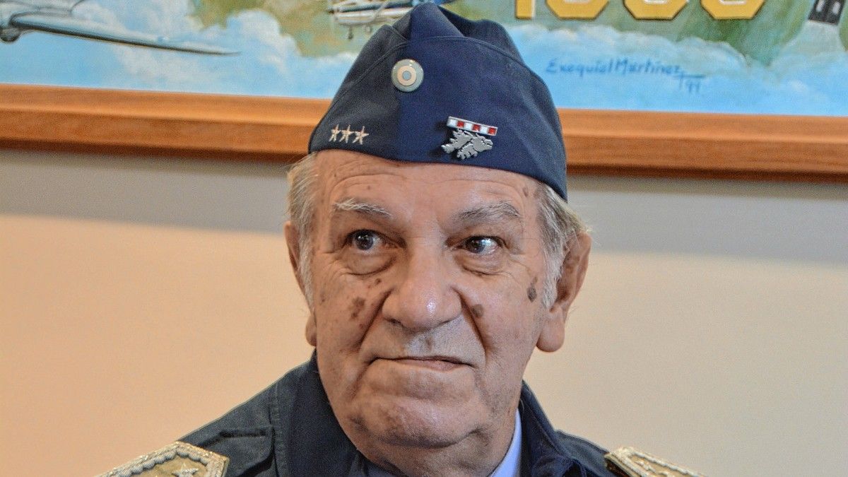 Malvinas: el entrerriano Héctor Luis Destri recibió la cruz Honor al ...